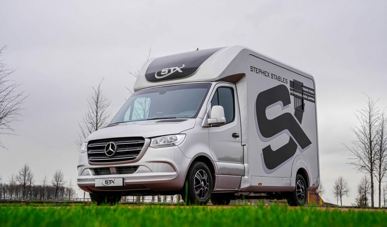 Brand STX 2 Horses – Exclusive Mercedes | COOPER HORSE TRUCKS